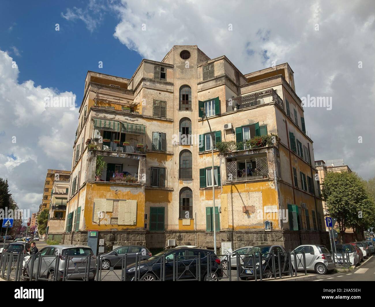 Residential building in rome hi-res stock photography and images - Alamy
