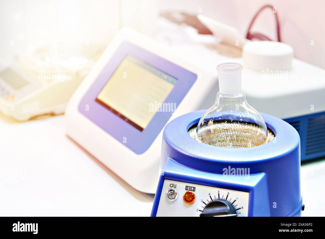 Balloon research flask hi-res stock photography and images - Alamy