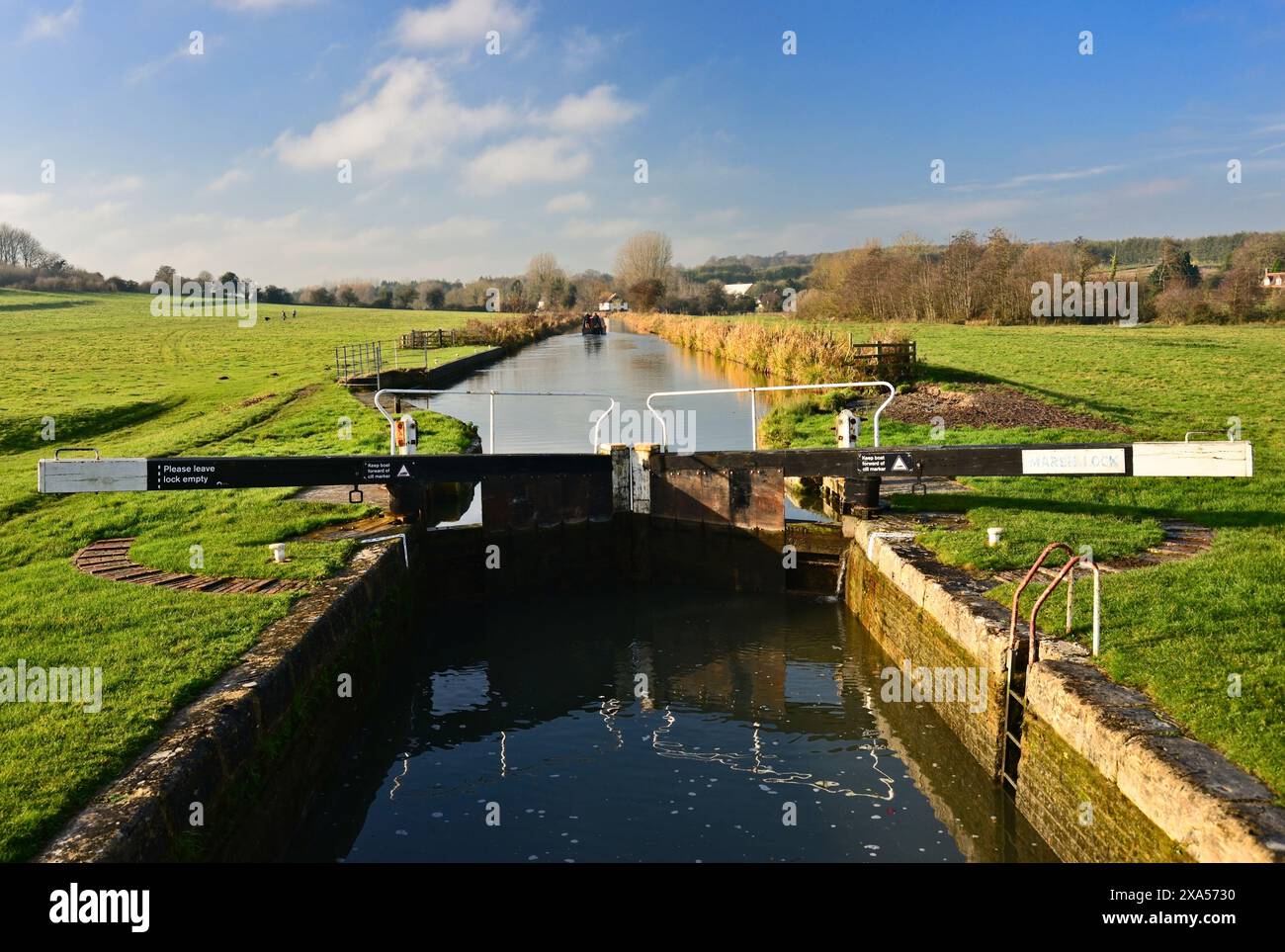 Autumn sunshine at Marsh Lock on the Kennet & Avon canal near ...