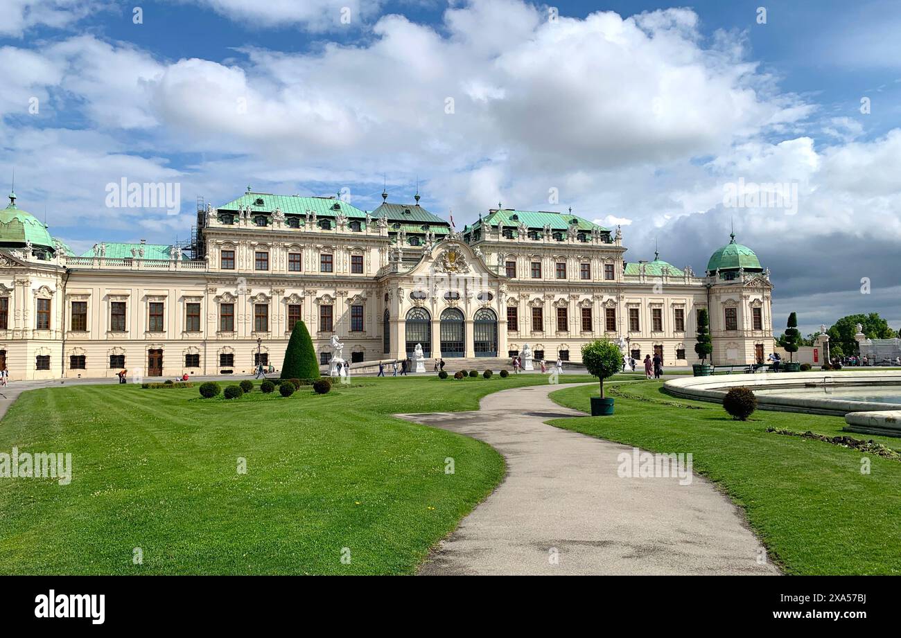 Palace stables hi-res stock photography and images - Alamy