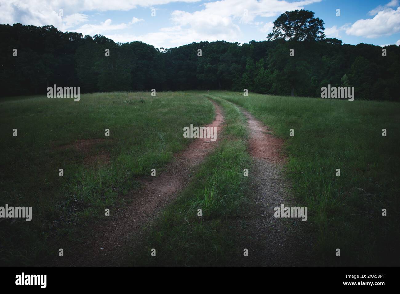 Old dirt road hi-res stock photography and images - Alamy