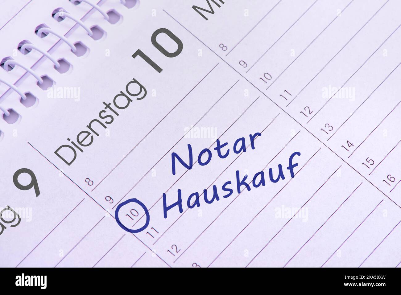 Terminkalender mit Eintrag Notar und Hauskauf In einem Kalender ist ein ...