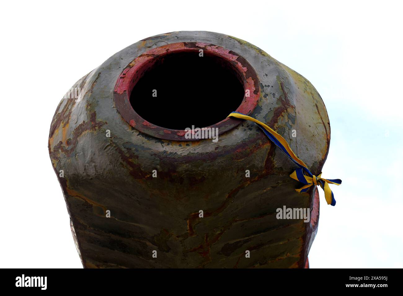 Ukrainian colours tied to the muzzle of a destroyed and captured ...