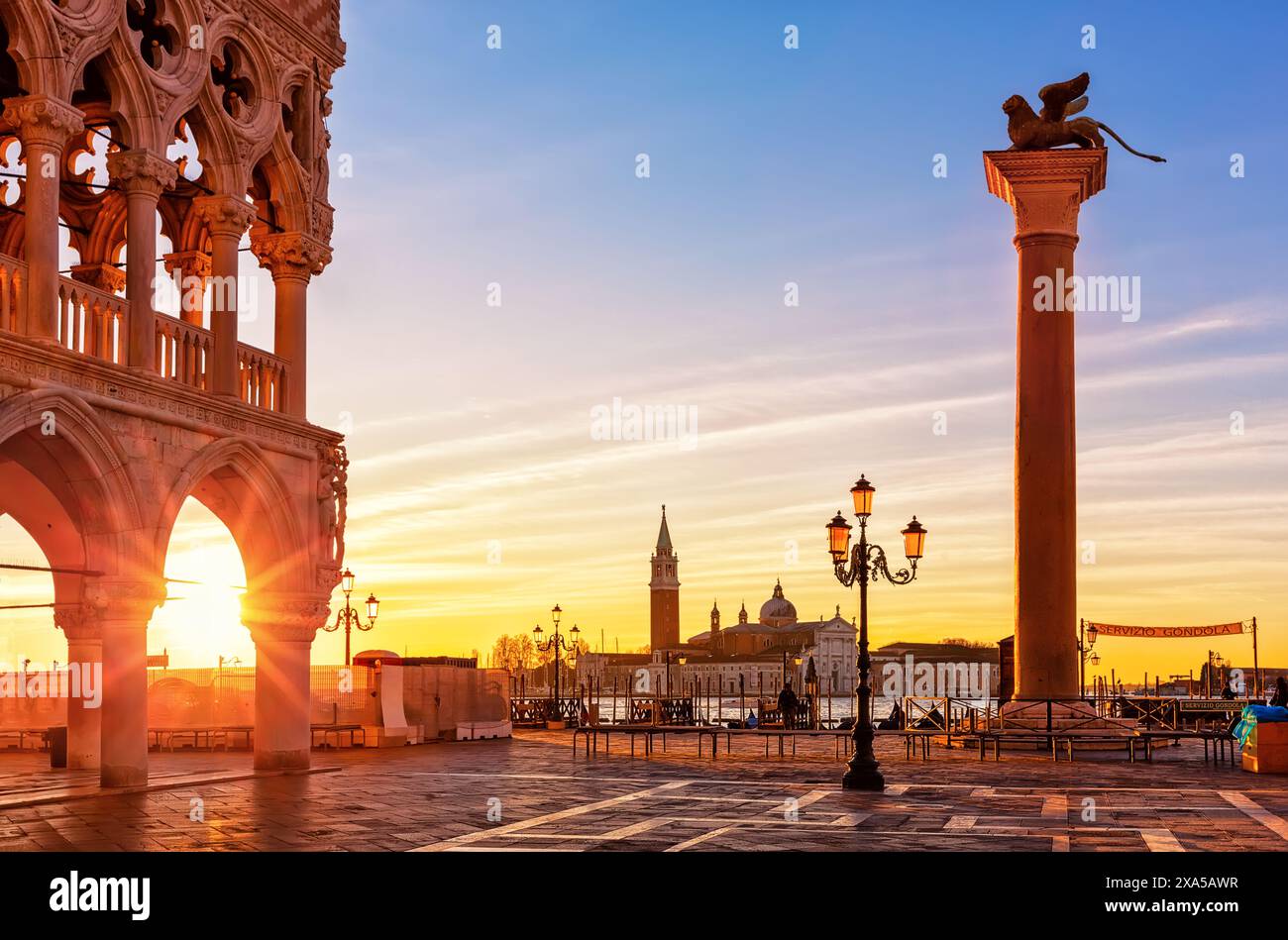 Beautiful sunrise view of Doge's Palace (Palazzo Ducale), Lion of Saint ...