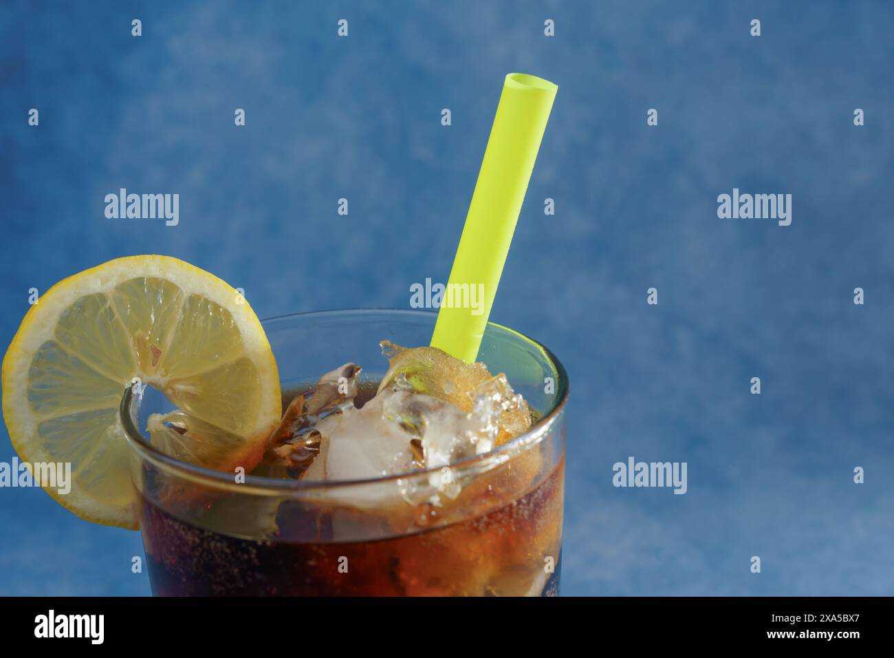 Cola glass lemon falling hi-res stock photography and images - Alamy