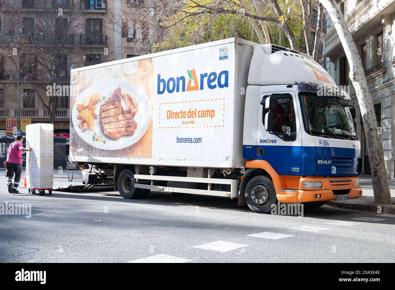 Side view of the DAF LF45 EEV delivery truck of the food and meat ...