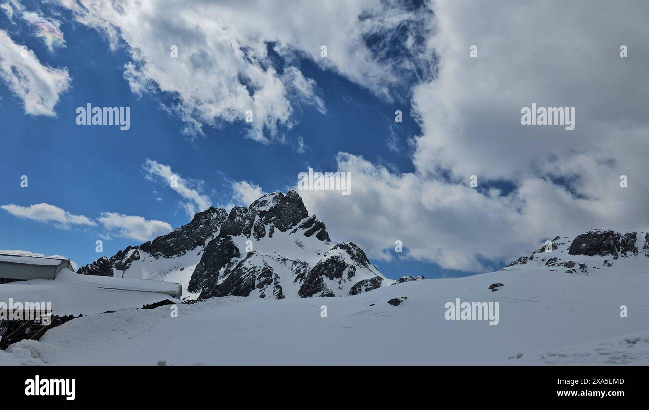 A scenic view of Blue Moon Valley and Jade Dragon Snow Mountain in ...