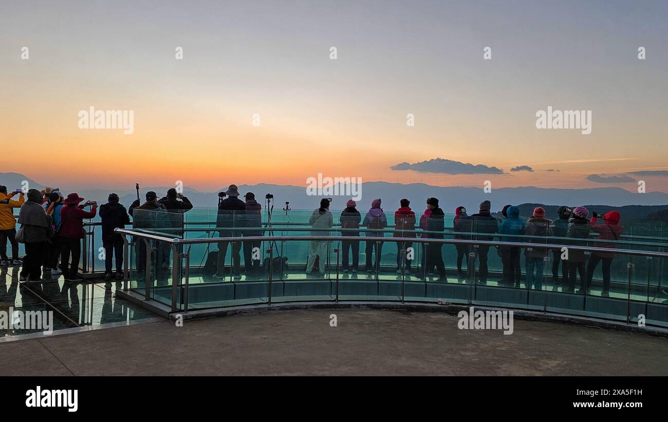 People admire view hi-res stock photography and images - Alamy
