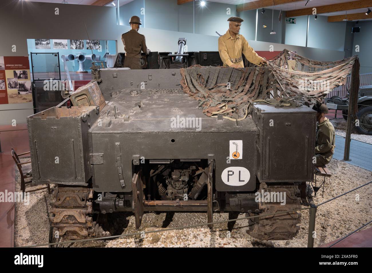 The Sexton tank, a World War II self-propelled artillery vehicle ...