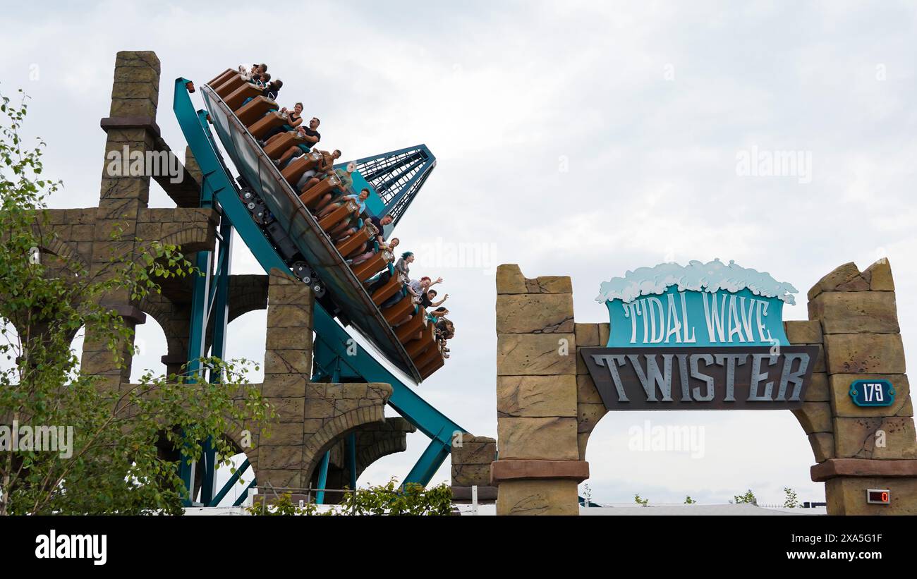People have fun on the "Disk'o coaster" "Tidal wave Twister" at the ...