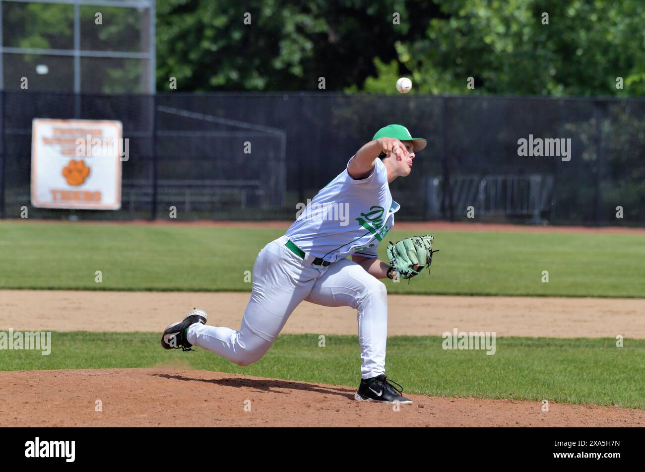 Illinois, USA. High School pitcher Ryan Sloan delivering a pitch to an ...