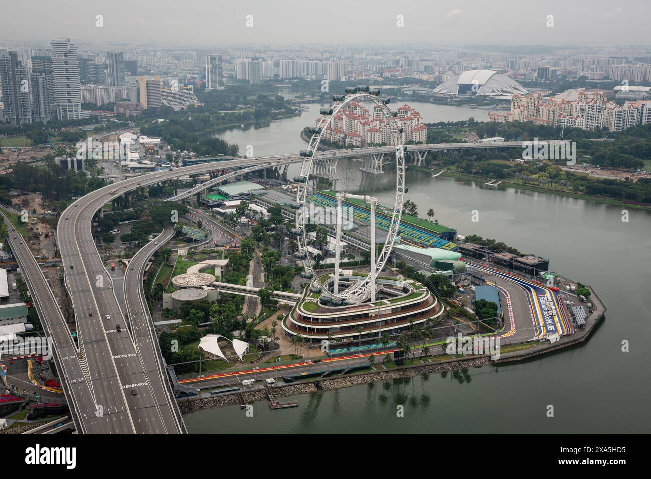 An aerial view of Singapore's iconic Ferris wheel landmark Stock Photo ...