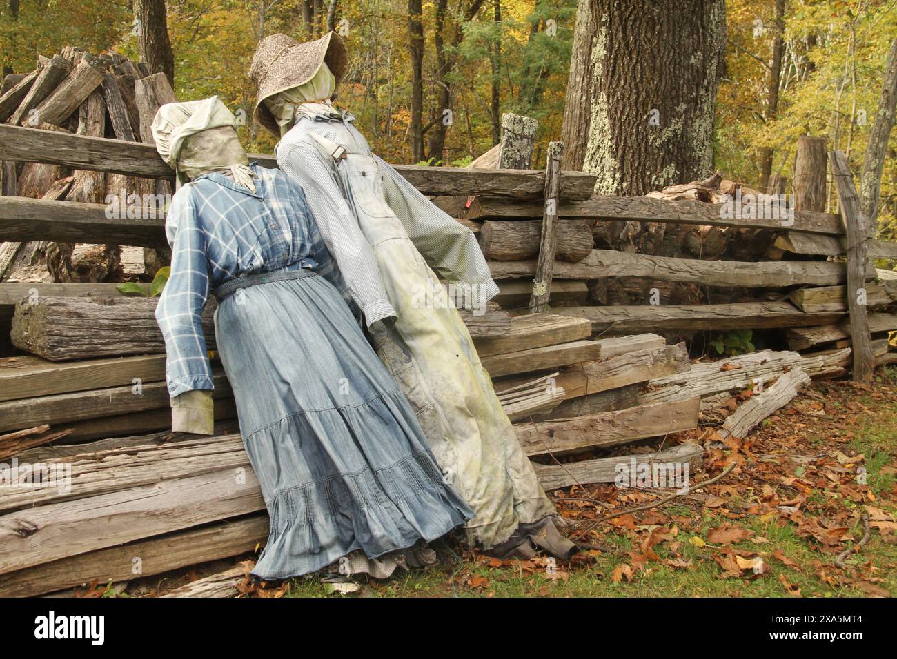 Two scarecrows hi-res stock photography and images - Alamy