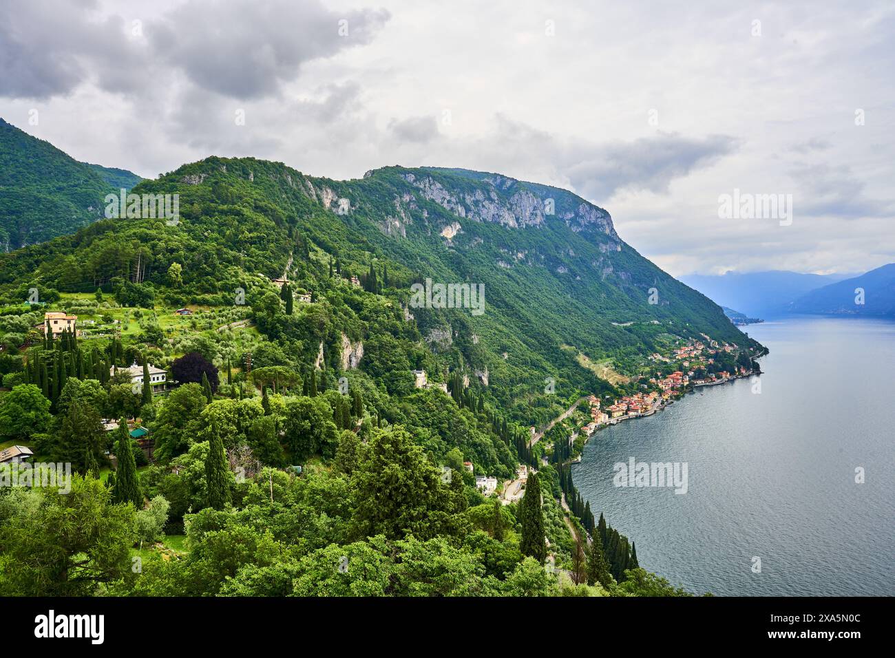 Castello vezio como hi-res stock photography and images - Alamy