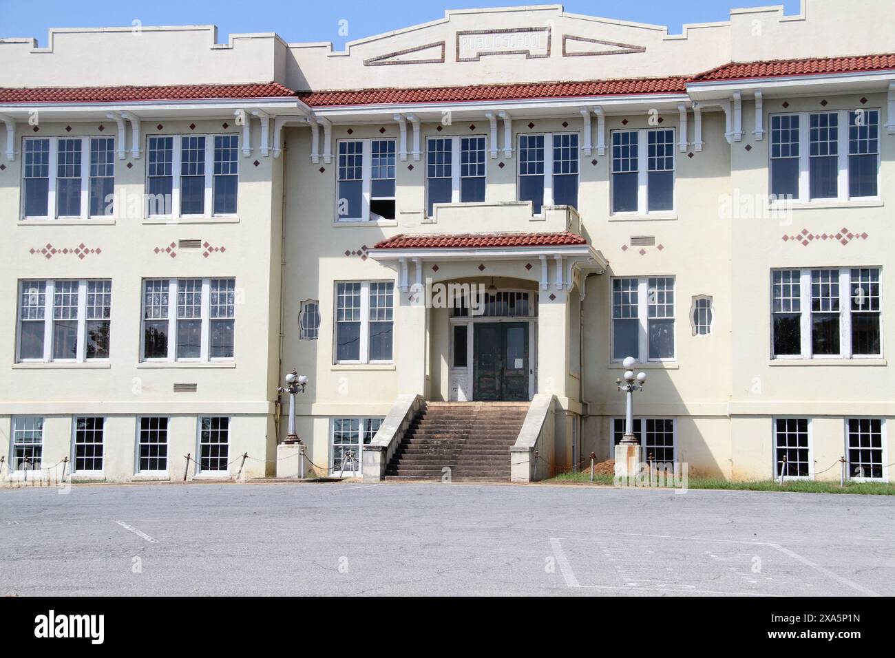 Bedford, VA, USA. Exterior view of a large building (built 1912) on the ...