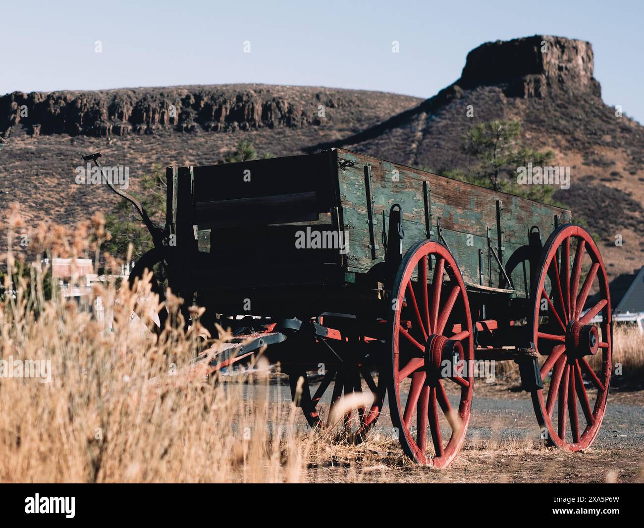 Vintage wooden wagon hi-res stock photography and images - Alamy