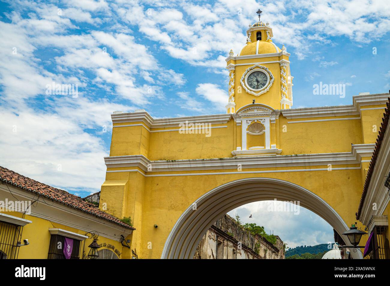 Close up picture of the famous Arco de Santa Catalina in Antigua ...