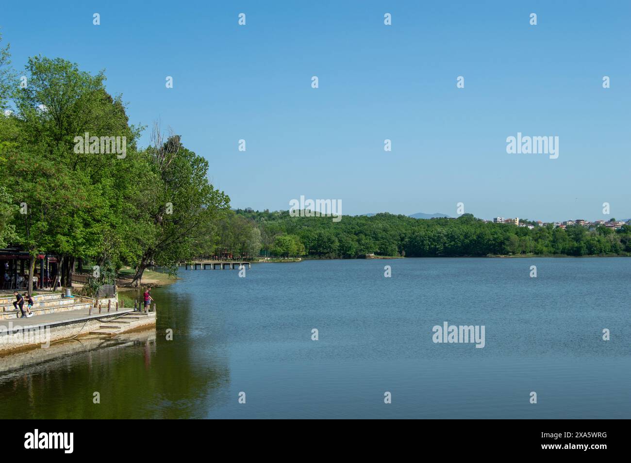Lakeside biking trail hi-res stock photography and images - Alamy