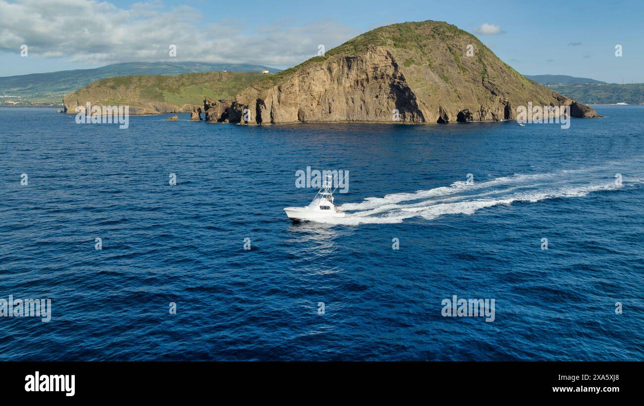 sportfishing boat fishing in the atlantic ocean for blue marlin in the ...