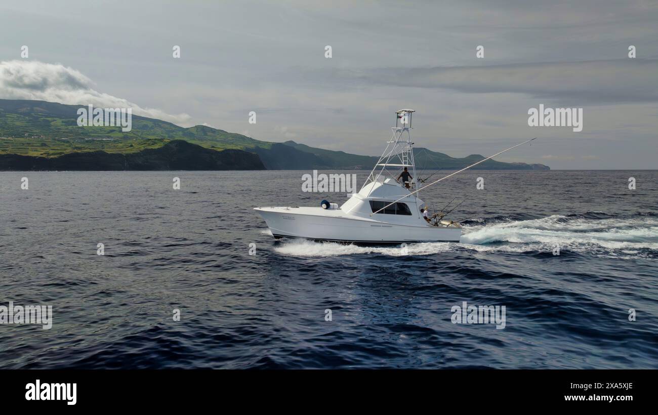 sportfishing boat fishing in the atlantic ocean for blue marlin in the ...