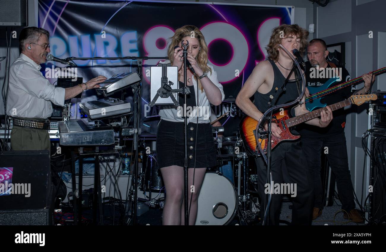 Concert of the Pure 80s band, music of the unforgettable 80s and 90s ...