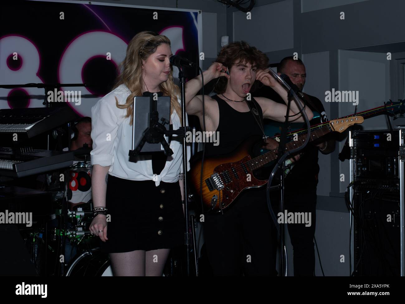 Concert of the Pure 80s band, music of the unforgettable 80s and 90s ...