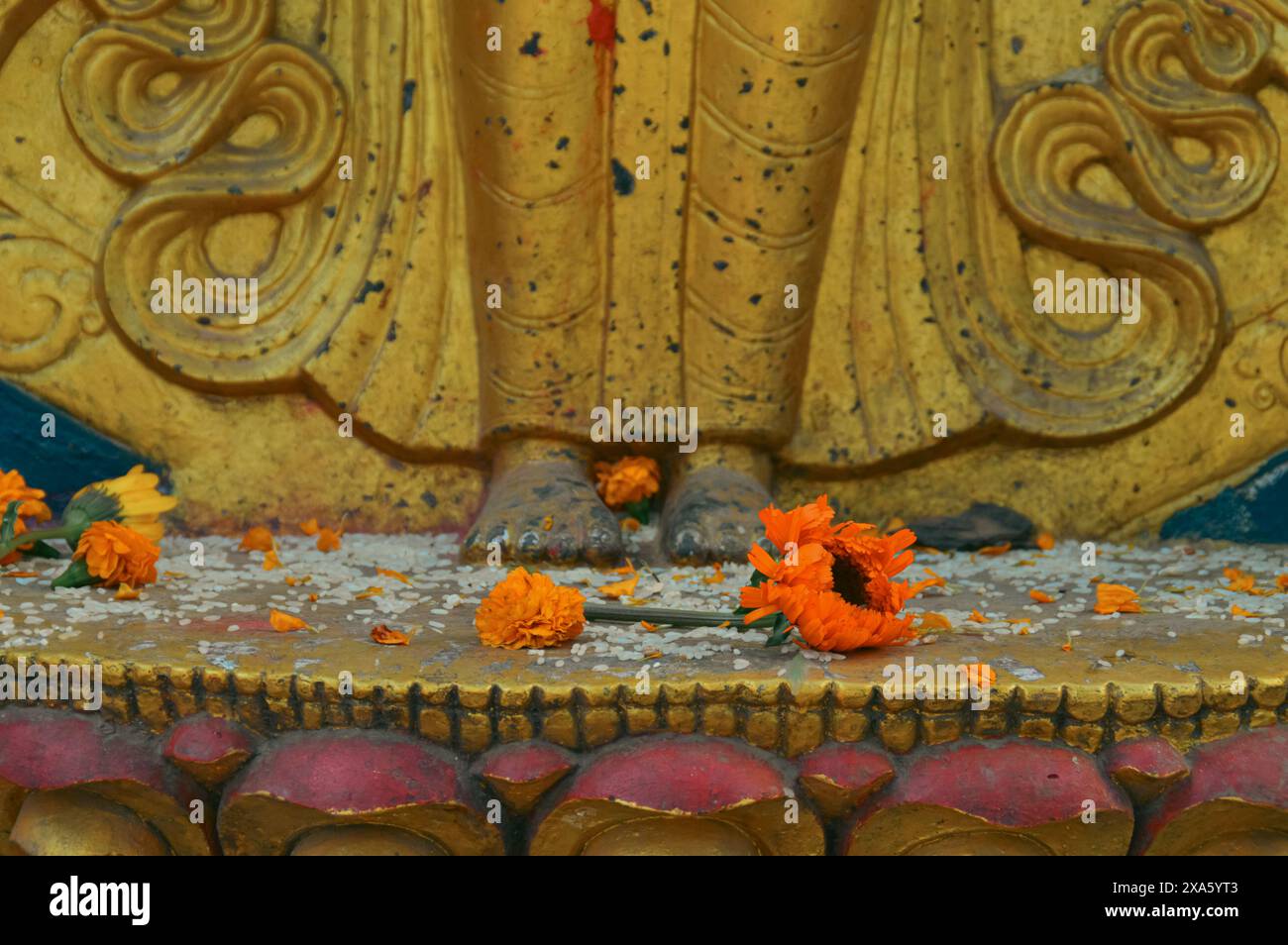 Golden stupa swayambunath temple hi-res stock photography and images ...