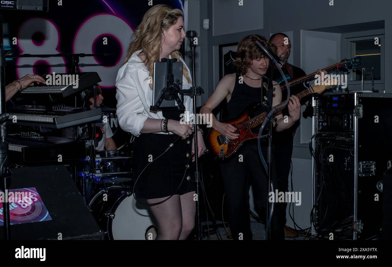 Concert of the Pure 80s band, music of the unforgettable 80s and 90s ...