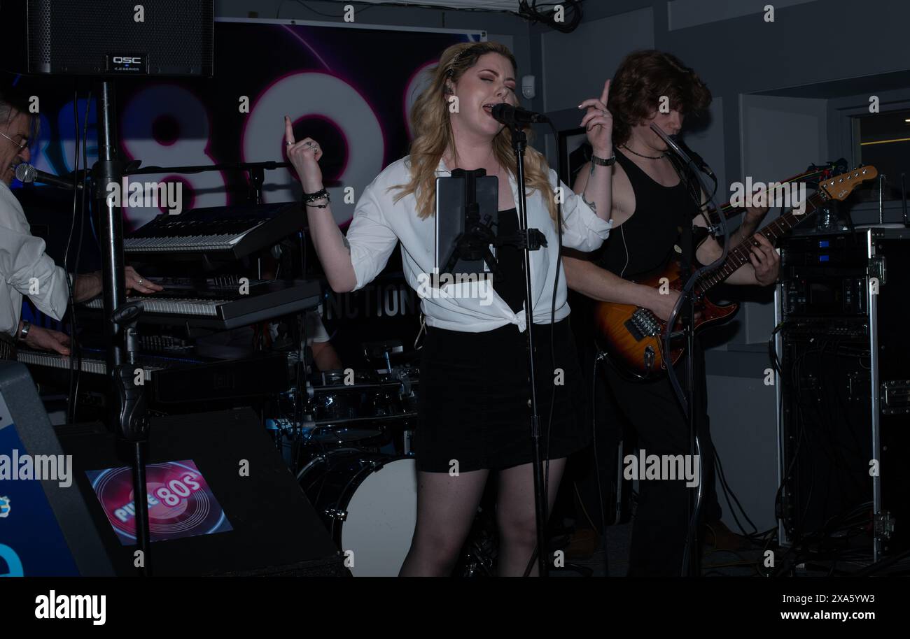 Concert of the Pure 80s band, music of the unforgettable 80s and 90s ...