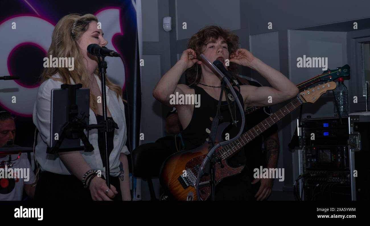 Concert of the Pure 80s band, music of the unforgettable 80s and 90s ...