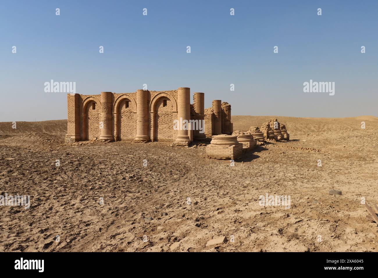 A scenic view of Uruk City's famous Garius Temple Stock Photo - Alamy