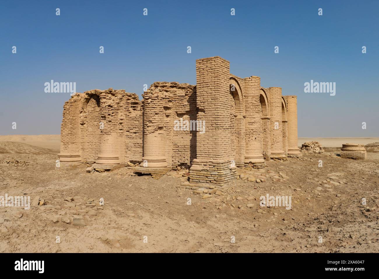 A scenic view of Uruk City's famous Garius Temple Stock Photo - Alamy
