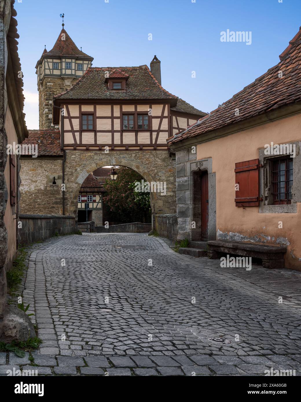 The Röder Gate in the old town of Rothenburg ob der Tauber Stock Photo ...