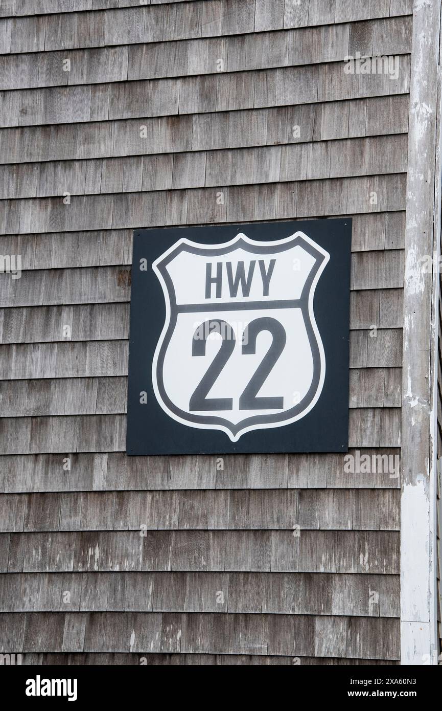 Canada highway shield hi-res stock photography and images - Alamy