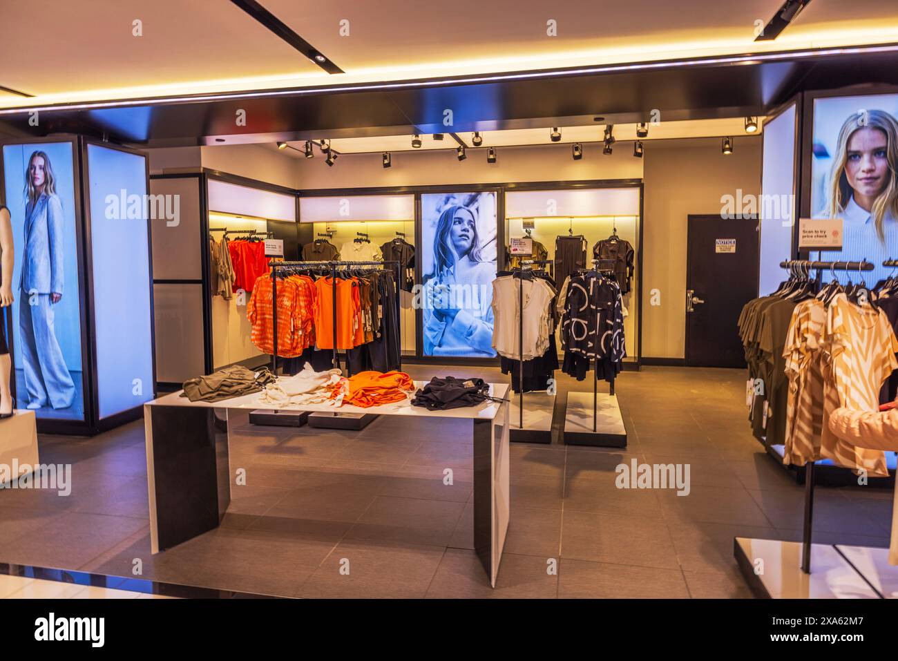 Stylish displays hi-res stock photography and images - Alamy