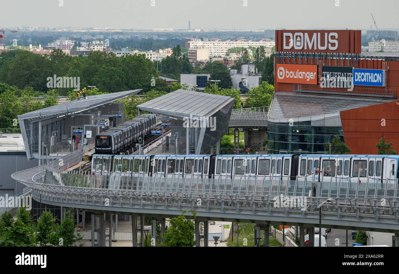Metro rer e line hi-res stock photography and images - Alamy