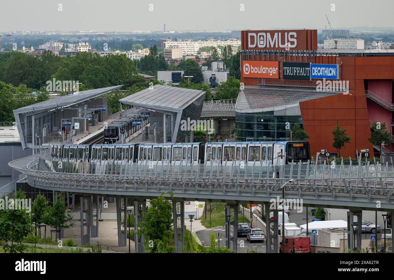 Metro rer e line hi-res stock photography and images - Alamy