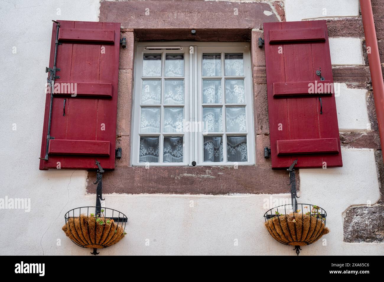 Red shuttered windows hi-res stock photography and images - Alamy
