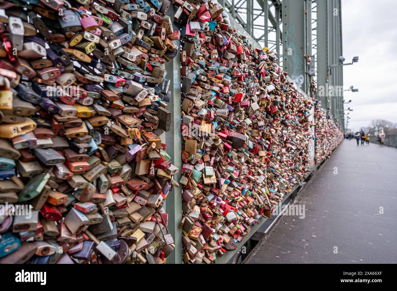 The Numerous padlocks attached to the Hohenzollern bridge railing in ...