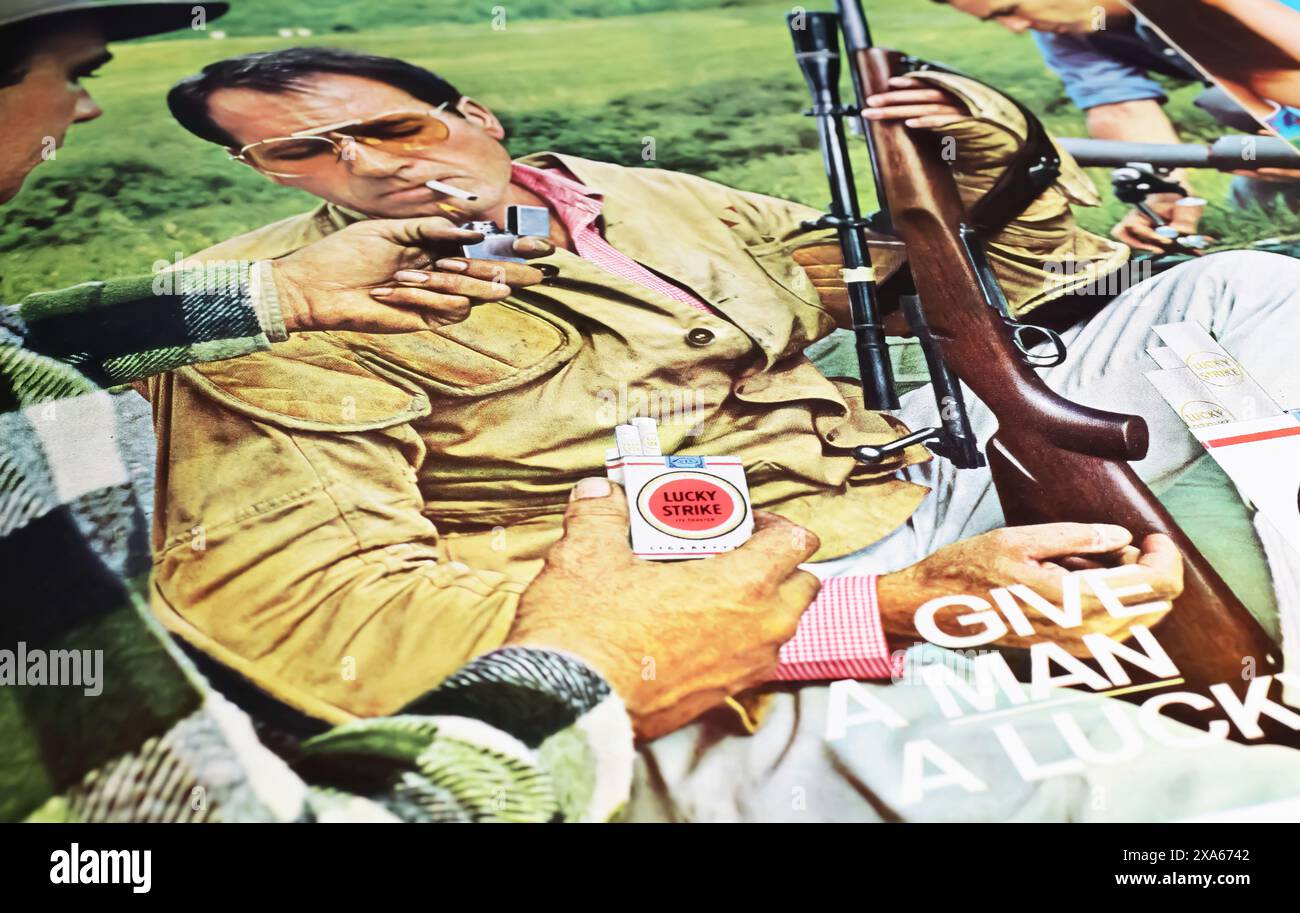 Lucky strike cigarettes hi-res stock photography and images - Alamy