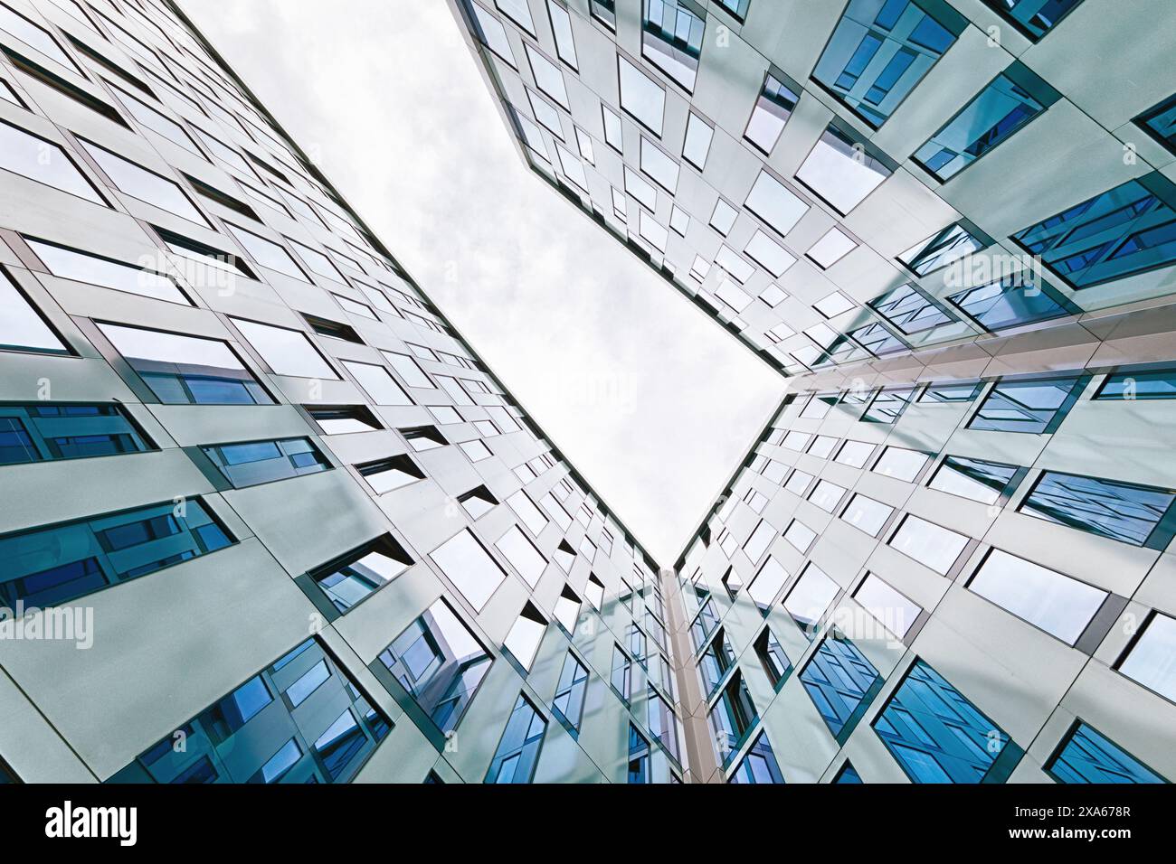 Upward view towering skyscraper hi-res stock photography and images - Alamy