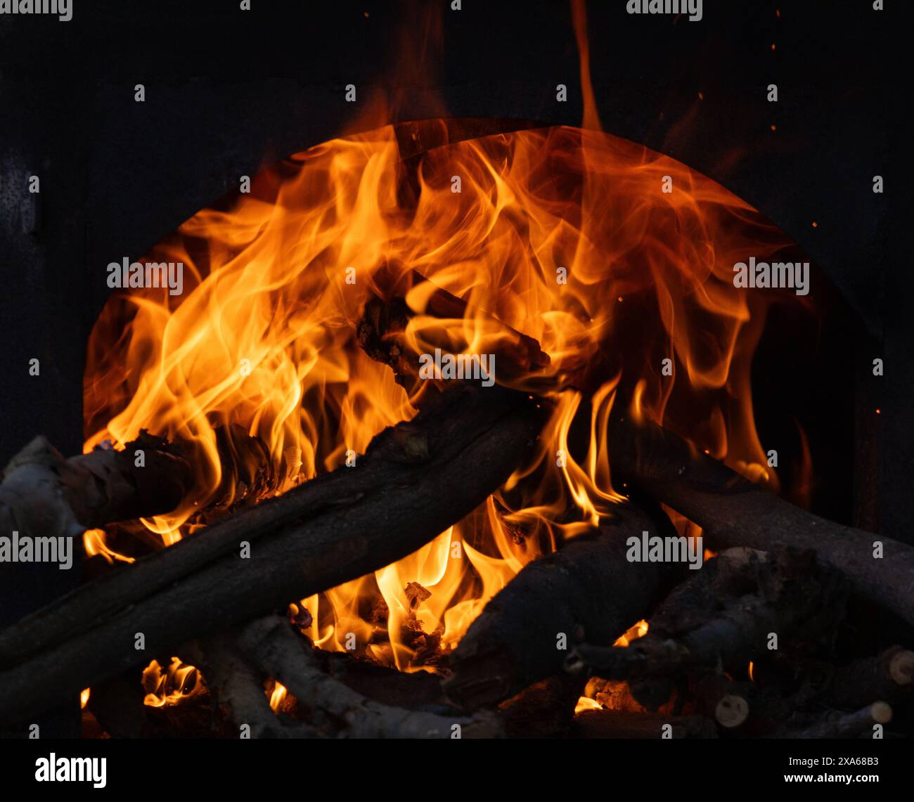 Crackling roaring hi-res stock photography and images - Alamy