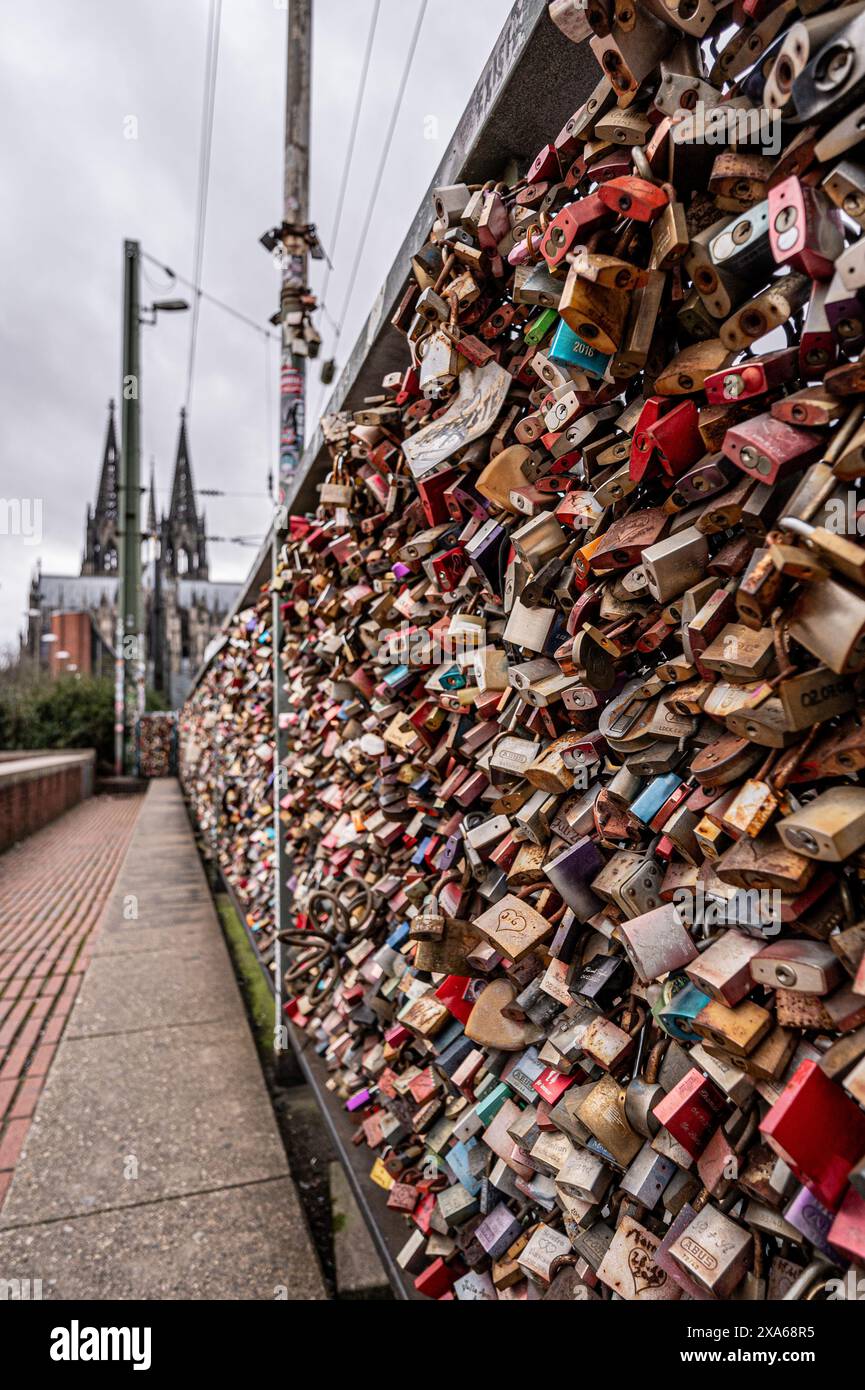 The Numerous padlocks attached to the Hohenzollern bridge railing in ...