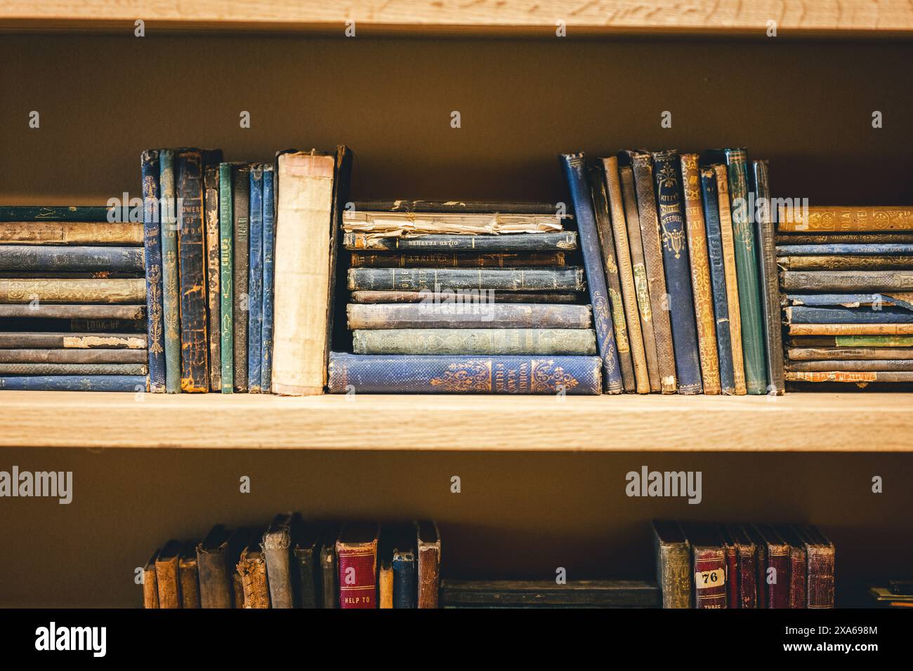 Cozy shelf hi-res stock photography and images - Alamy