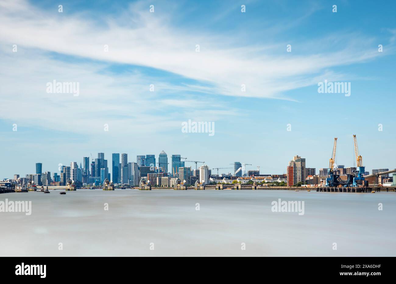 London from the water hi-res stock photography and images - Alamy