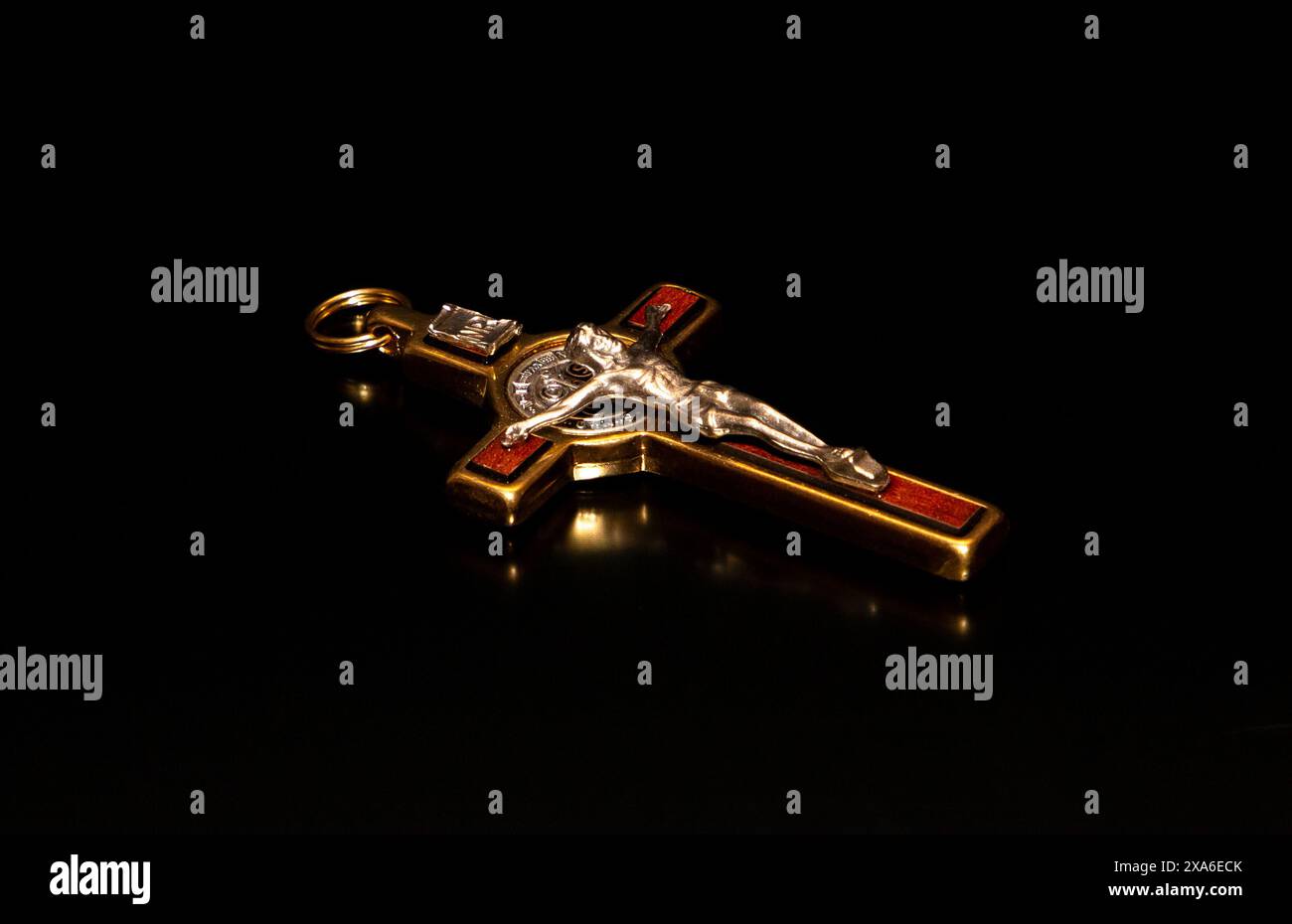 Background black crucifix hi-res stock photography and images - Alamy