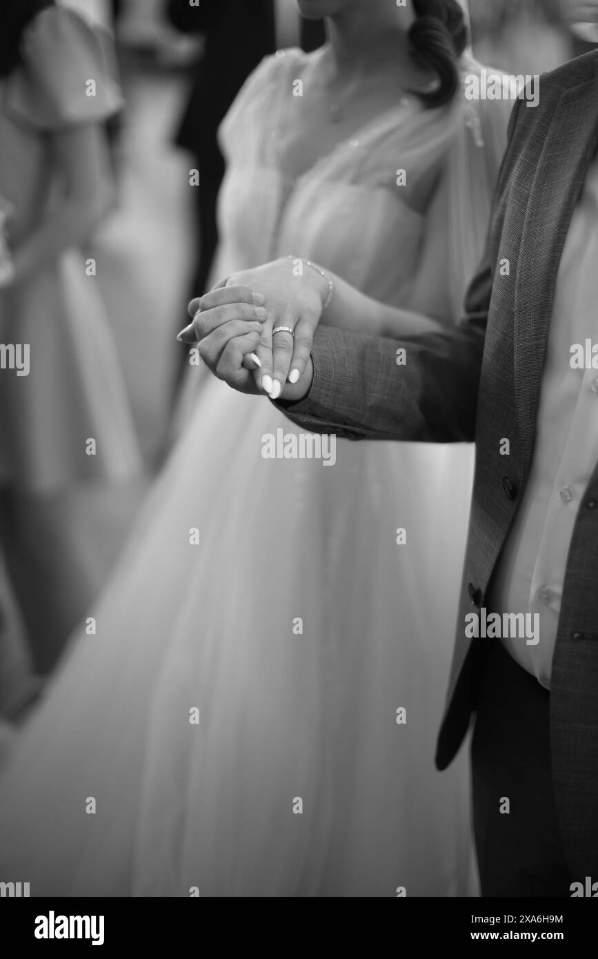 Hand wedding couple elegant Black and White Stock Photos & Images - Alamy