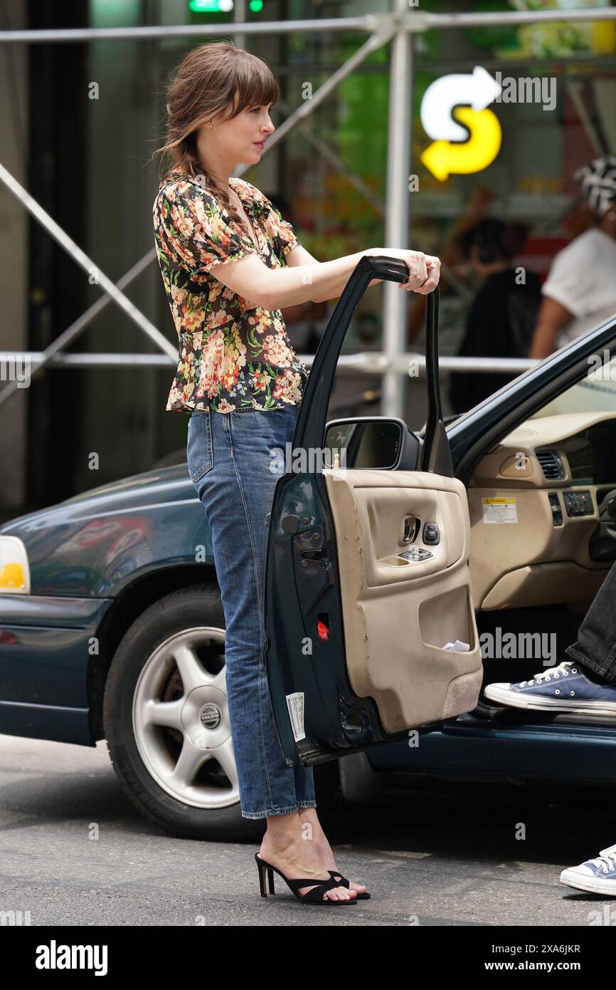 Materialists dakota johnson hi-res stock photography and images - Alamy