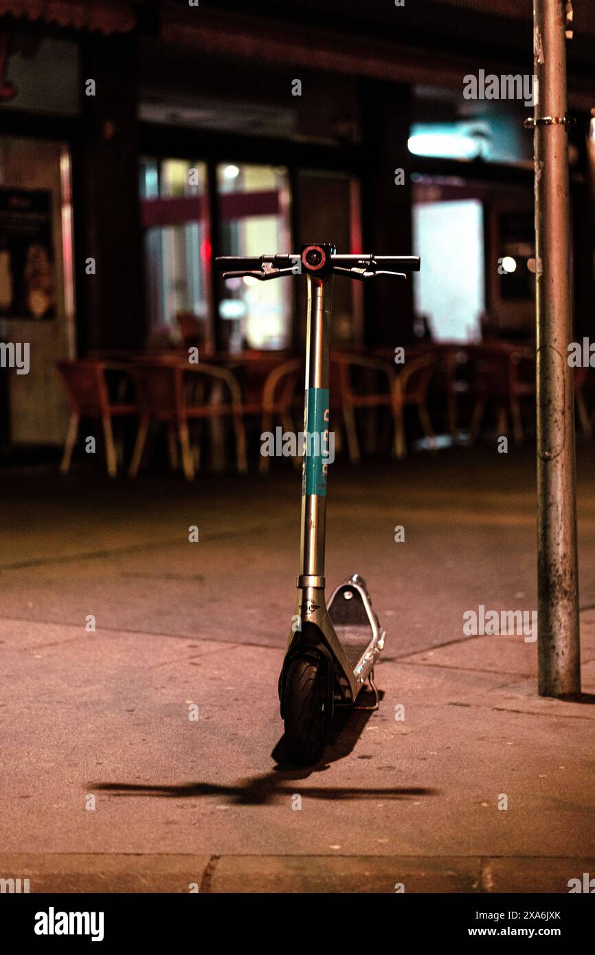 Vintage sidewalk cafe hi-res stock photography and images - Alamy