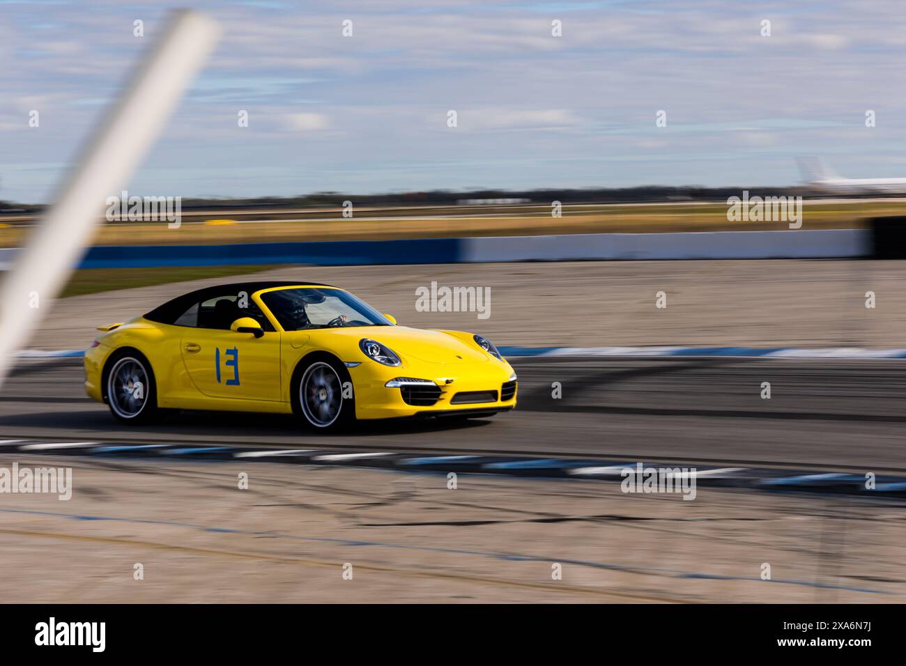 Porsche racing yellow hi-res stock photography and images - Alamy